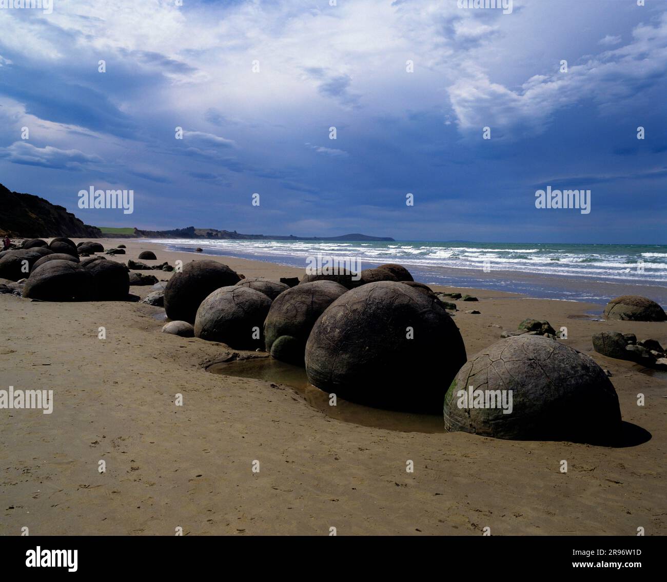 Stones 'Moeraki Boulders' at the beach, Oamaru Beach, South Island, New Zealand Stock Photo - Alamy
