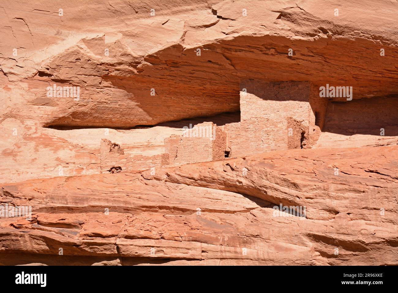 ancient native american dwelling ruins at canyon de chelly national ...