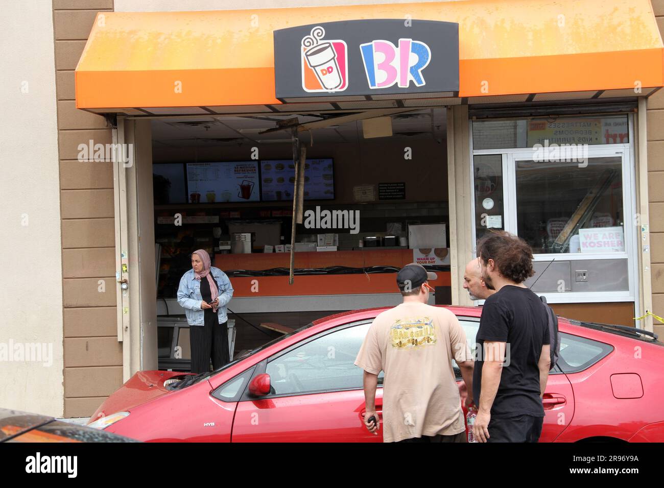 Dunkin donuts car hi-res stock photography and images - Alamy