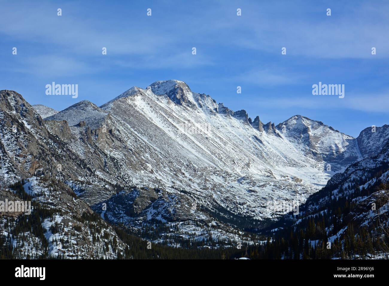 Snow topped rocks hi-res stock photography and images - Alamy