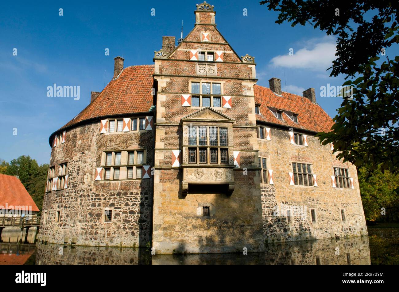 Moated castle Vischering, moated castle, Luedinghausen, Muensterland ...
