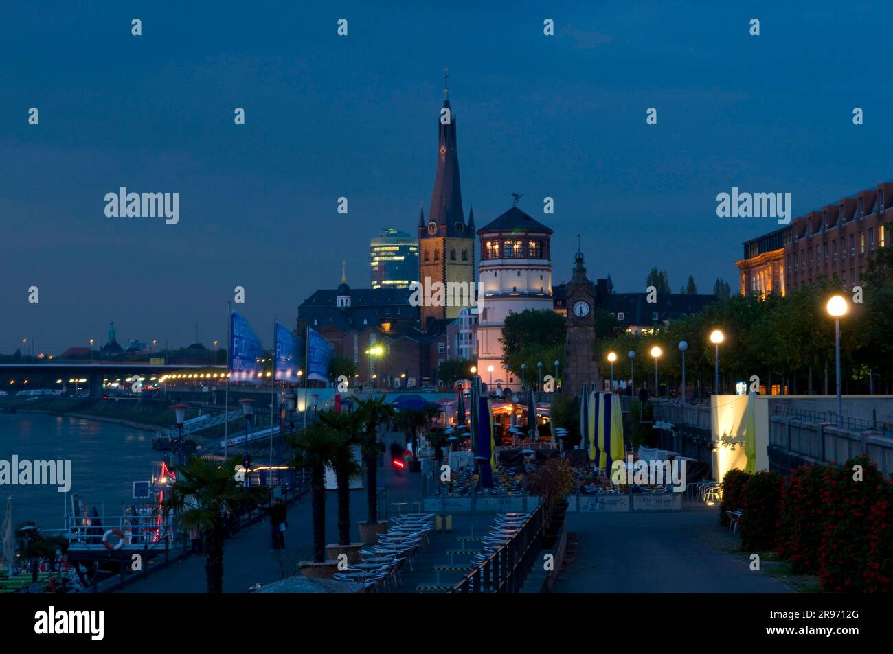 Rhine promenade, St. Lambertus Basilica, castle tower, Rhine bank ...