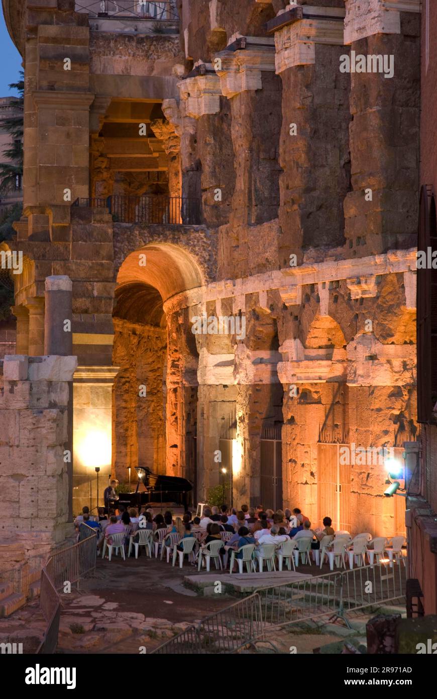 Outdoor concert italy hi-res stock photography and images - Alamy