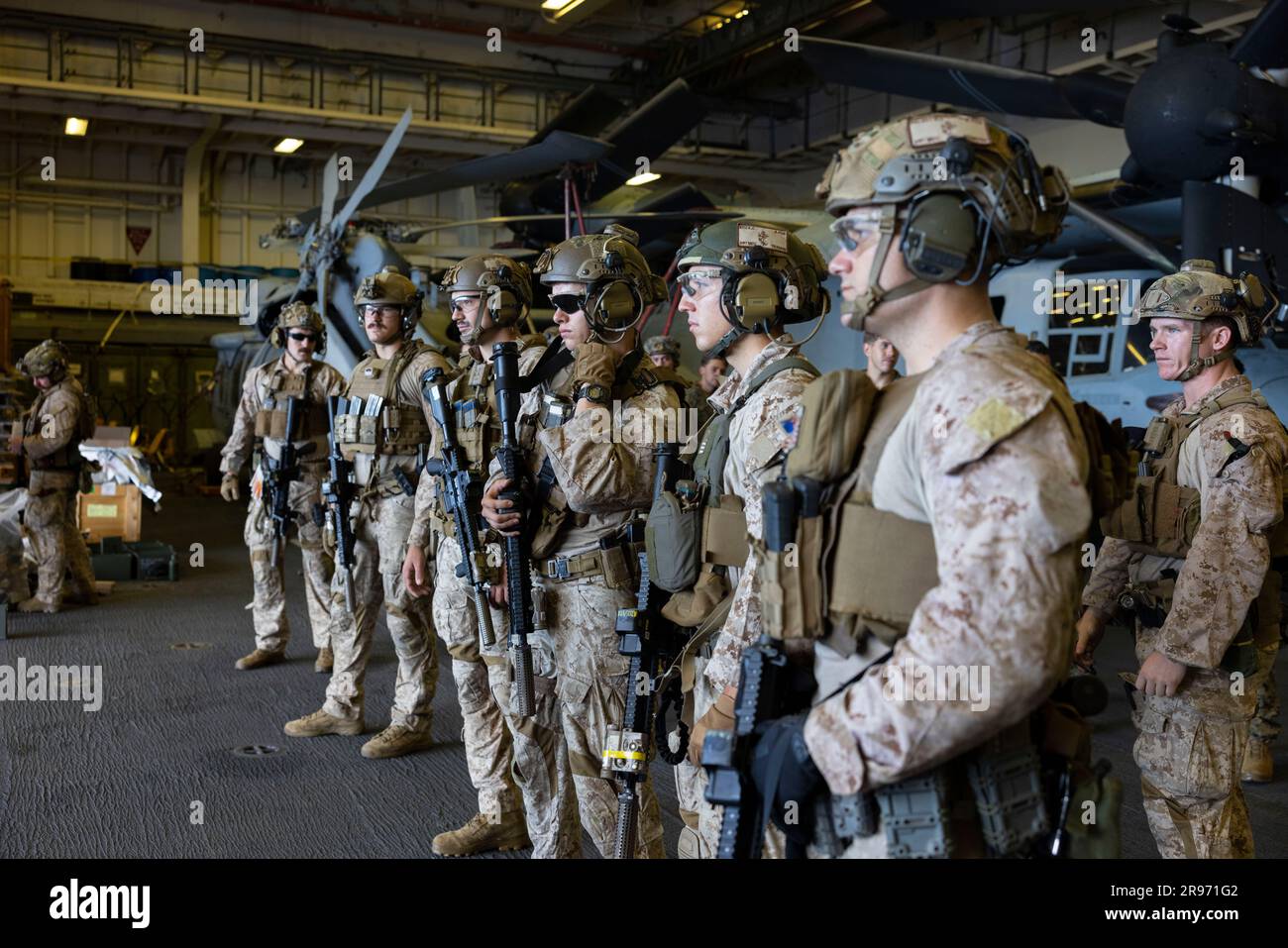 U.S. Marines with Marine Medium Tiltrotor Squadron 262 (Reinforced ...