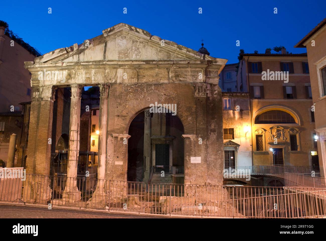 Portico of the Octavia, former vegetable market 'Forum Holitorium ...