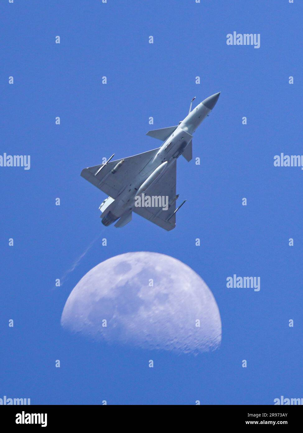 Chengdu J-10 Vigorous Dragon Stock Photo - Alamy