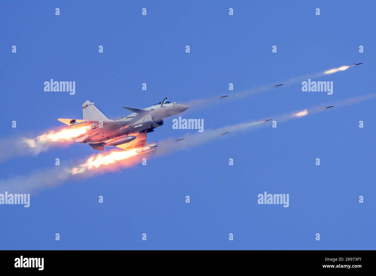 Chengdu J-10 Vigorous Dragon Stock Photo - Alamy