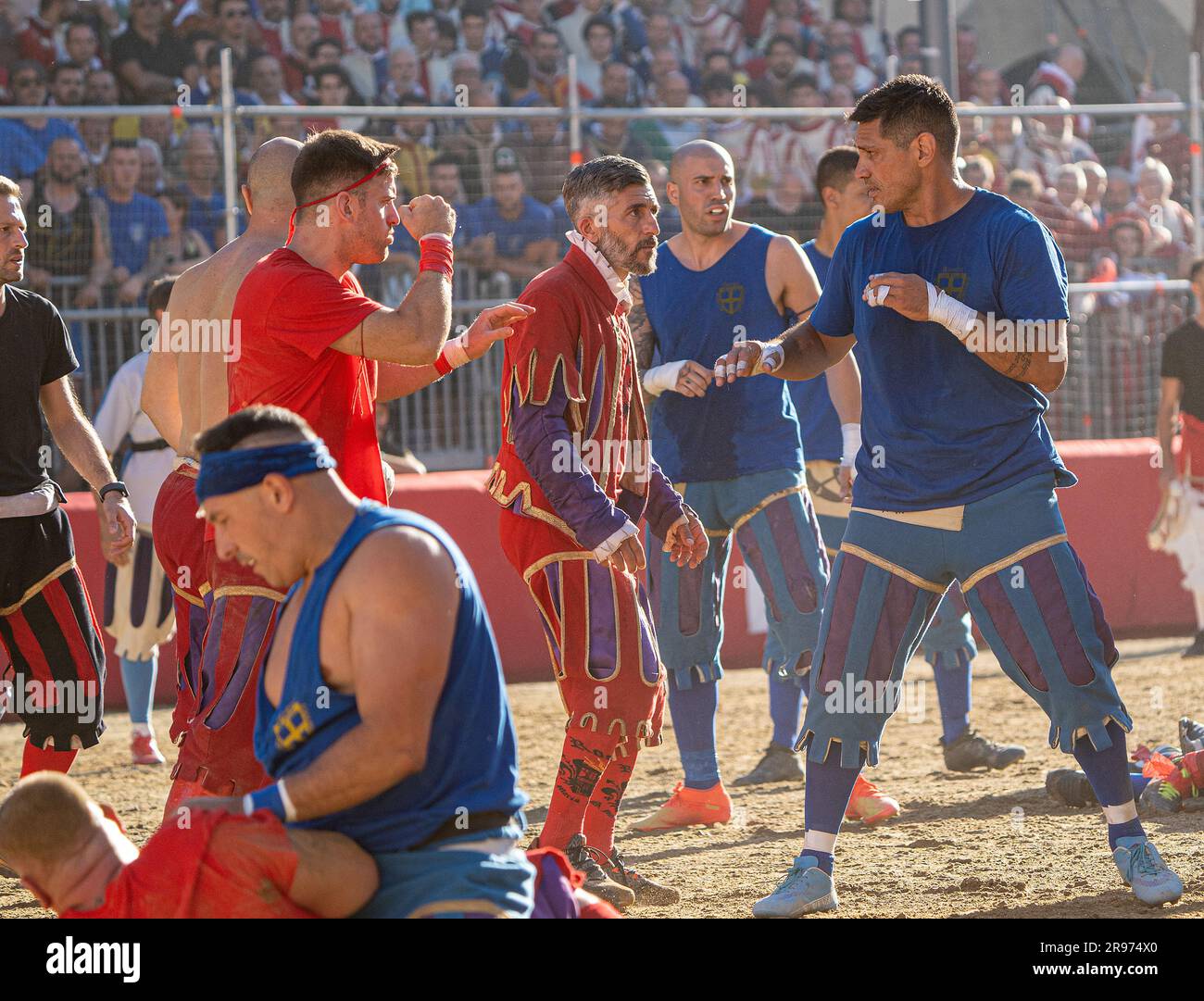 Calcio Storico Fiorentino Azzurri Rossi Stock Photo - Alamy