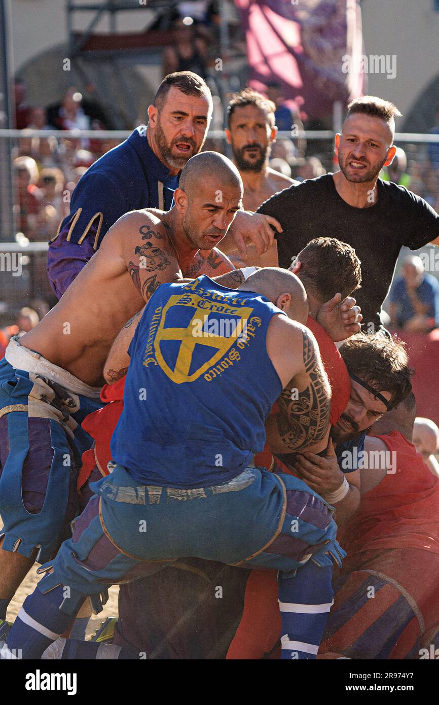 Calcio Storico Fiorentino Azzurri Rossi Stock Photo - Alamy