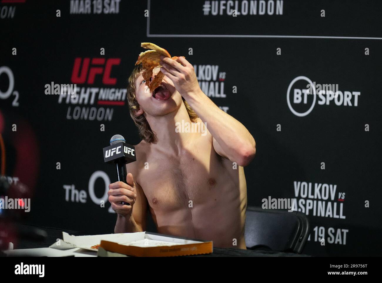 Paddy pimblett pizza hi-res stock photography and images - Alamy