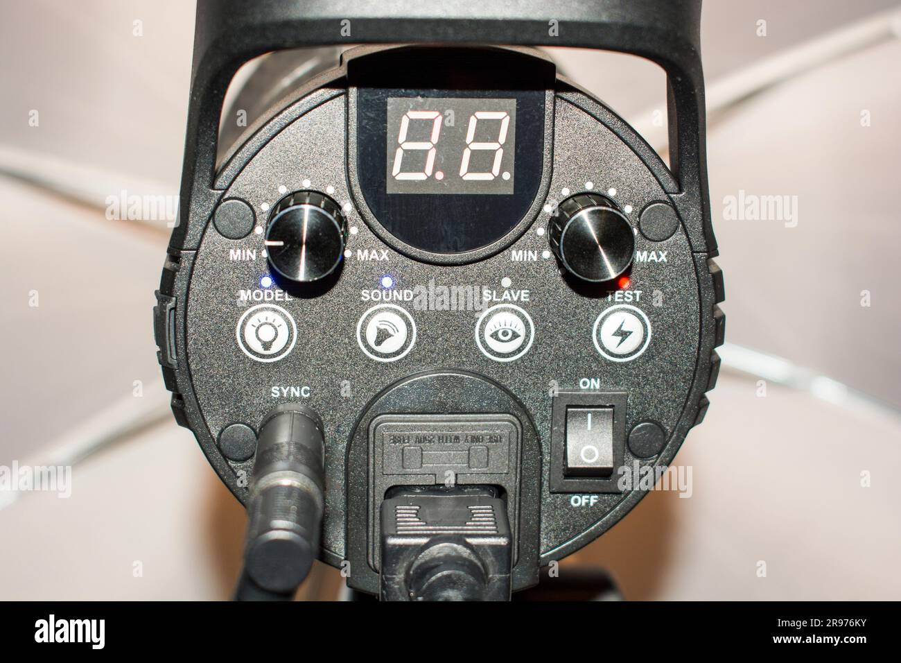 Studio flash back panel hi-res stock photography and images - Alamy