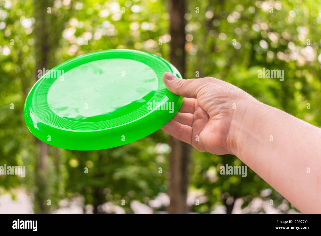 Throwing disc hi-res stock photography and images - Alamy