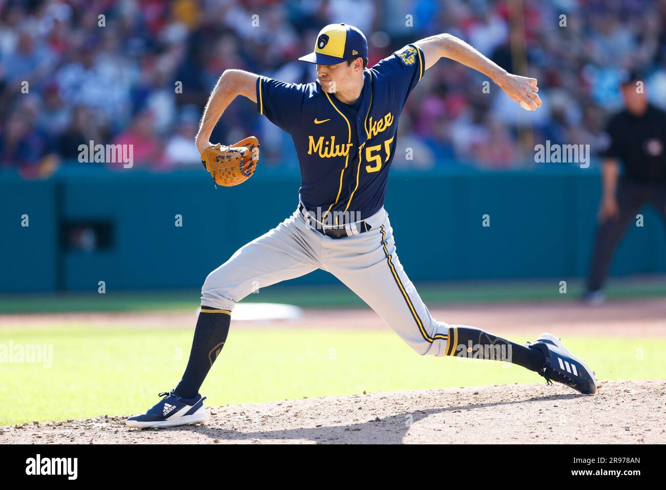 Milwaukee Brewers relief pitcher Hoby Milner delivers against the ...
