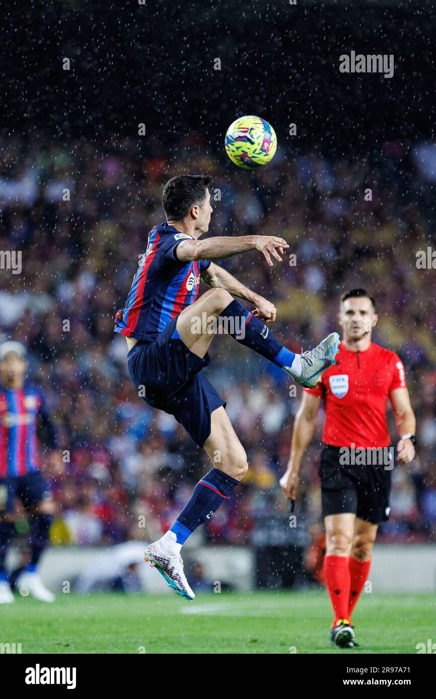 BARCELONA - APR 29: Lewandowski in action during the LaLiga match ...