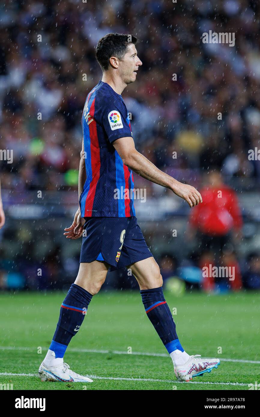 BARCELONA - APR 29: Lewandowski in action during the LaLiga match ...