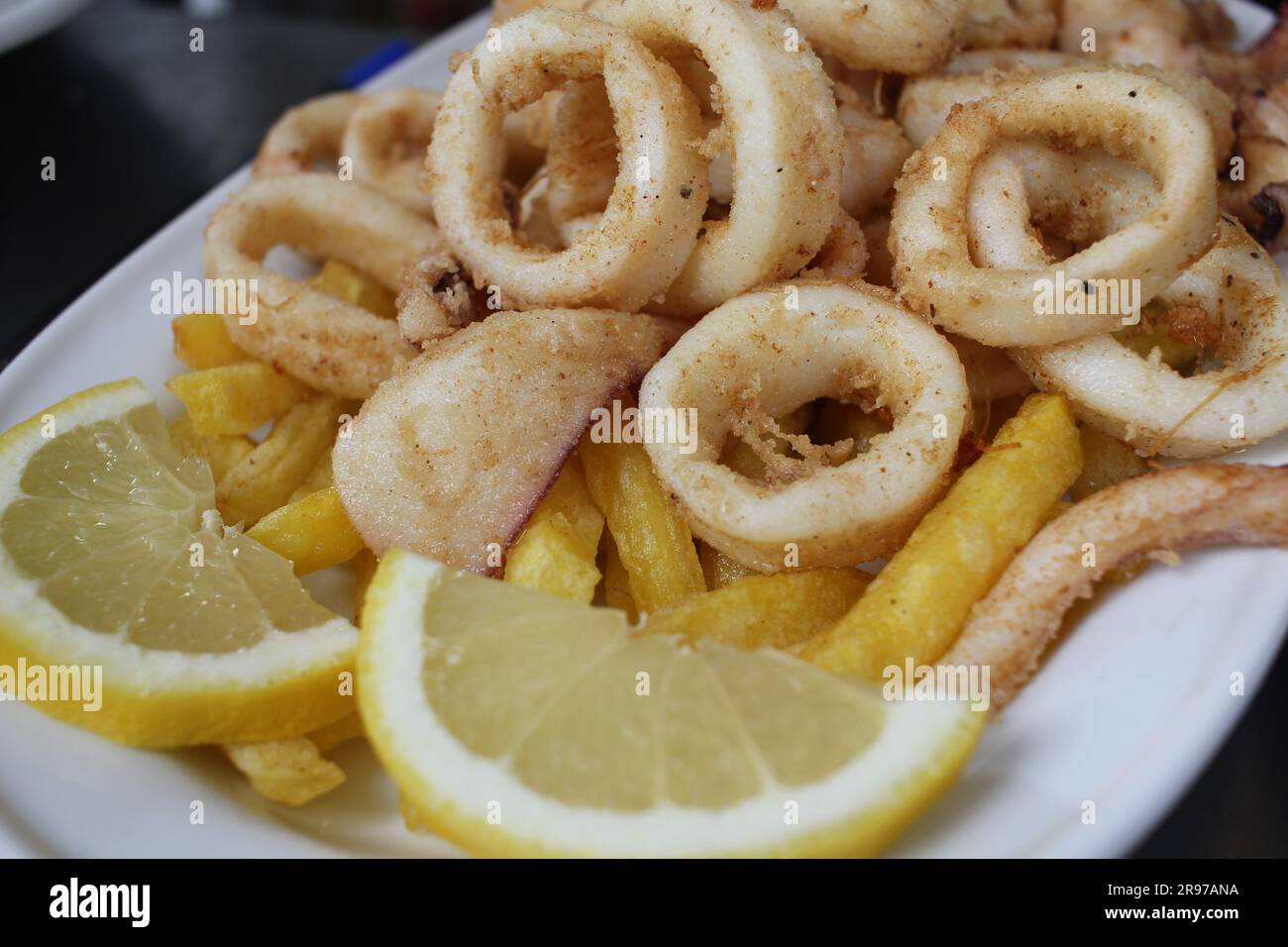 Calamari and tartare sauce hi-res stock photography and images - Alamy