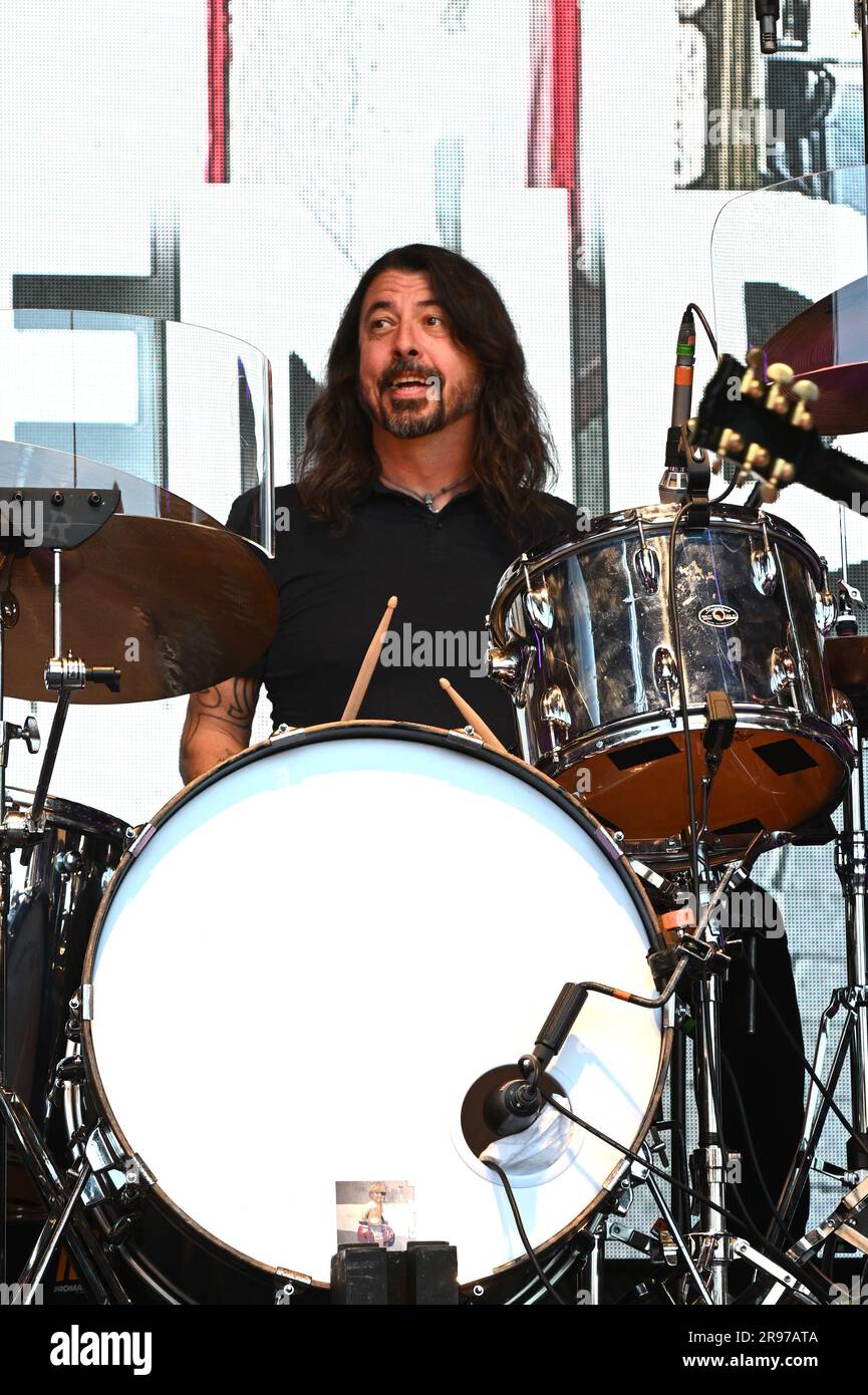 Somerset, UK. 25 June 2023. Dave Grohl performing with The Pretenders ...