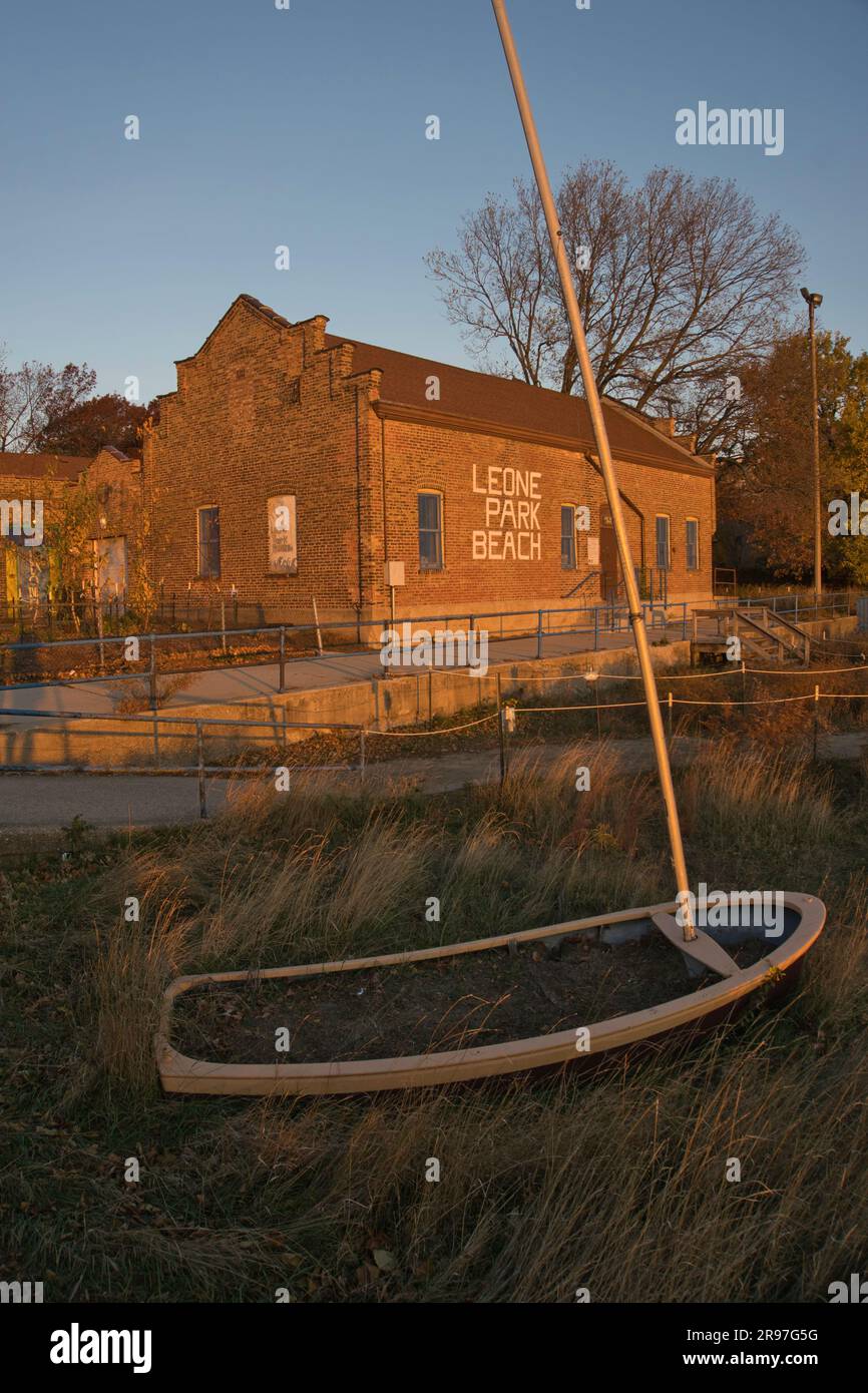 Leone Park Fieldhouse along the coast of Lake Michigan in the ...