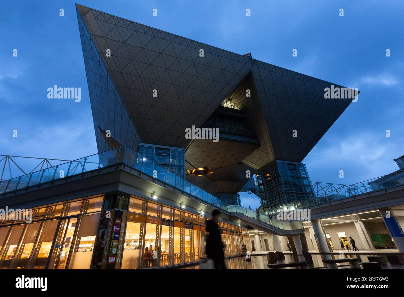 Tokyo Big Sight at dusk. Odaiba, Tokyo, Japan Stock Photo - Alamy