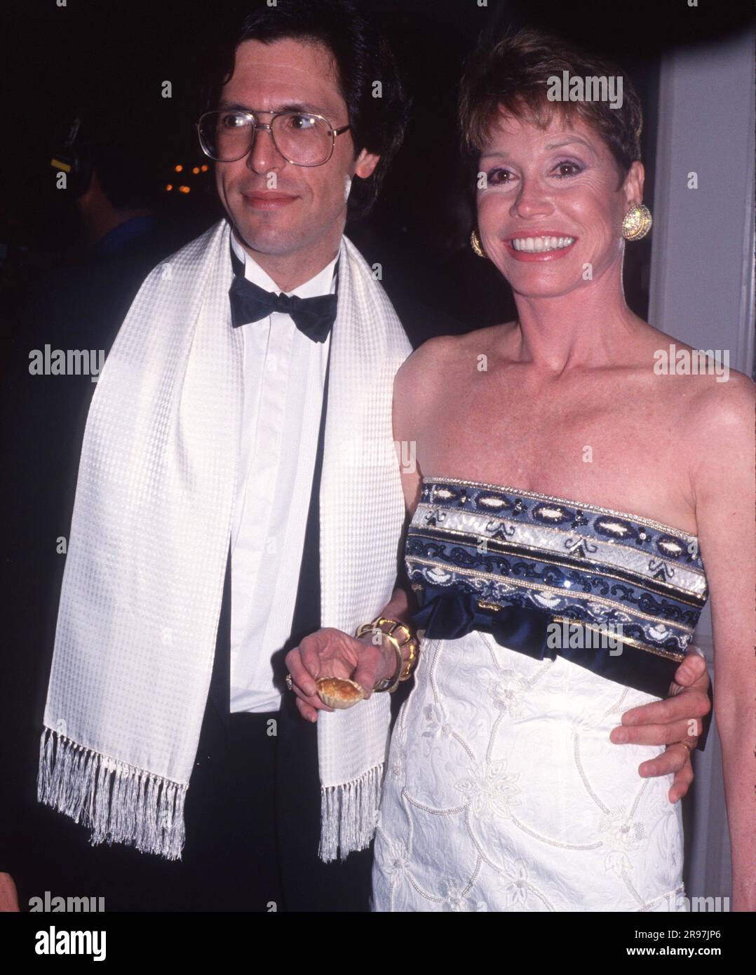 1987Mary Tyler Moore Dr Robert Levine husband John Barrett/PHOTOlink ...