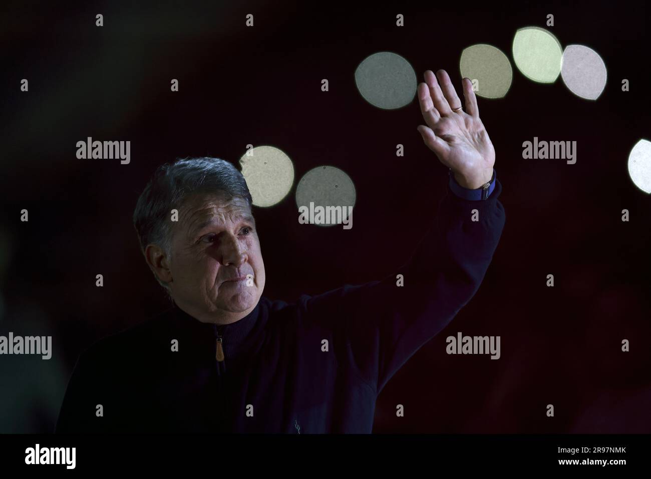 Coach Gerardo Martino waves to fans during Maximiliano Rodriguez's ...