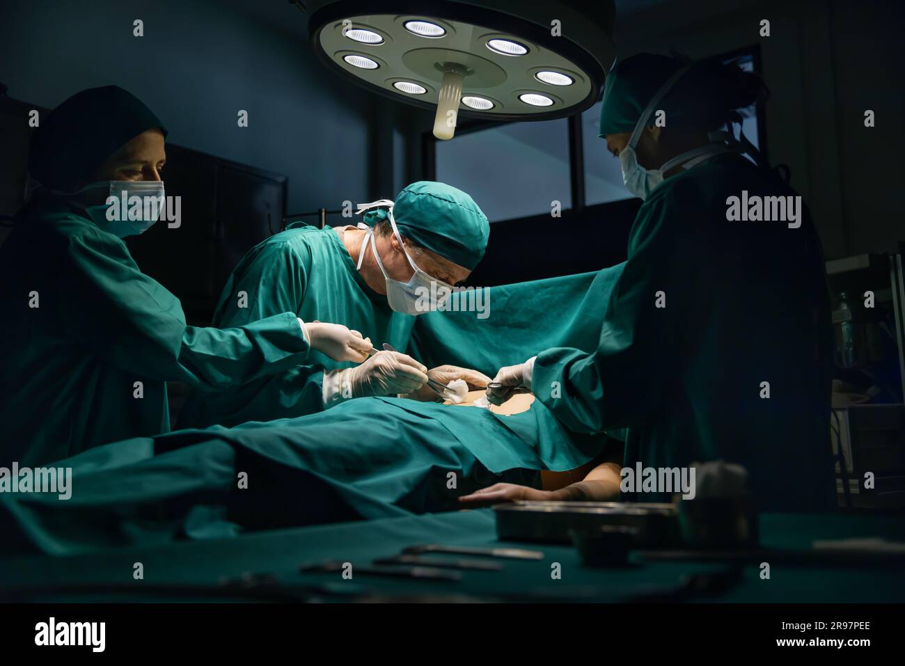 Medical team performing surgery in operation room Stock Photo - Alamy