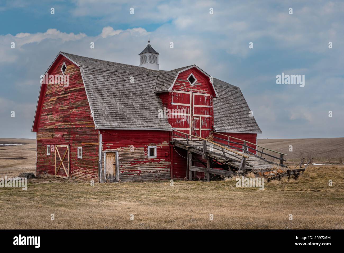 Old wooden wagon on the prairie hi-res stock photography and images - Alamy