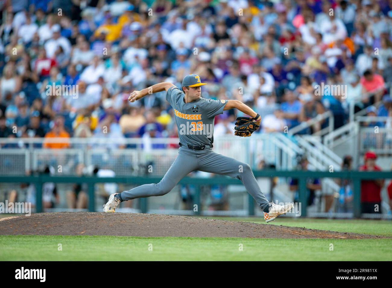 Tennessee pitcher AJ Russell (33) throws a pitch against LSU in the ...