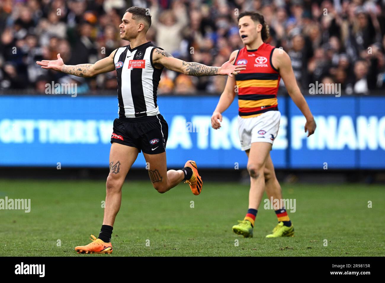 Melbourne, Australia. 25th June, 2023. Bobby Hill of Collingwood (left ...