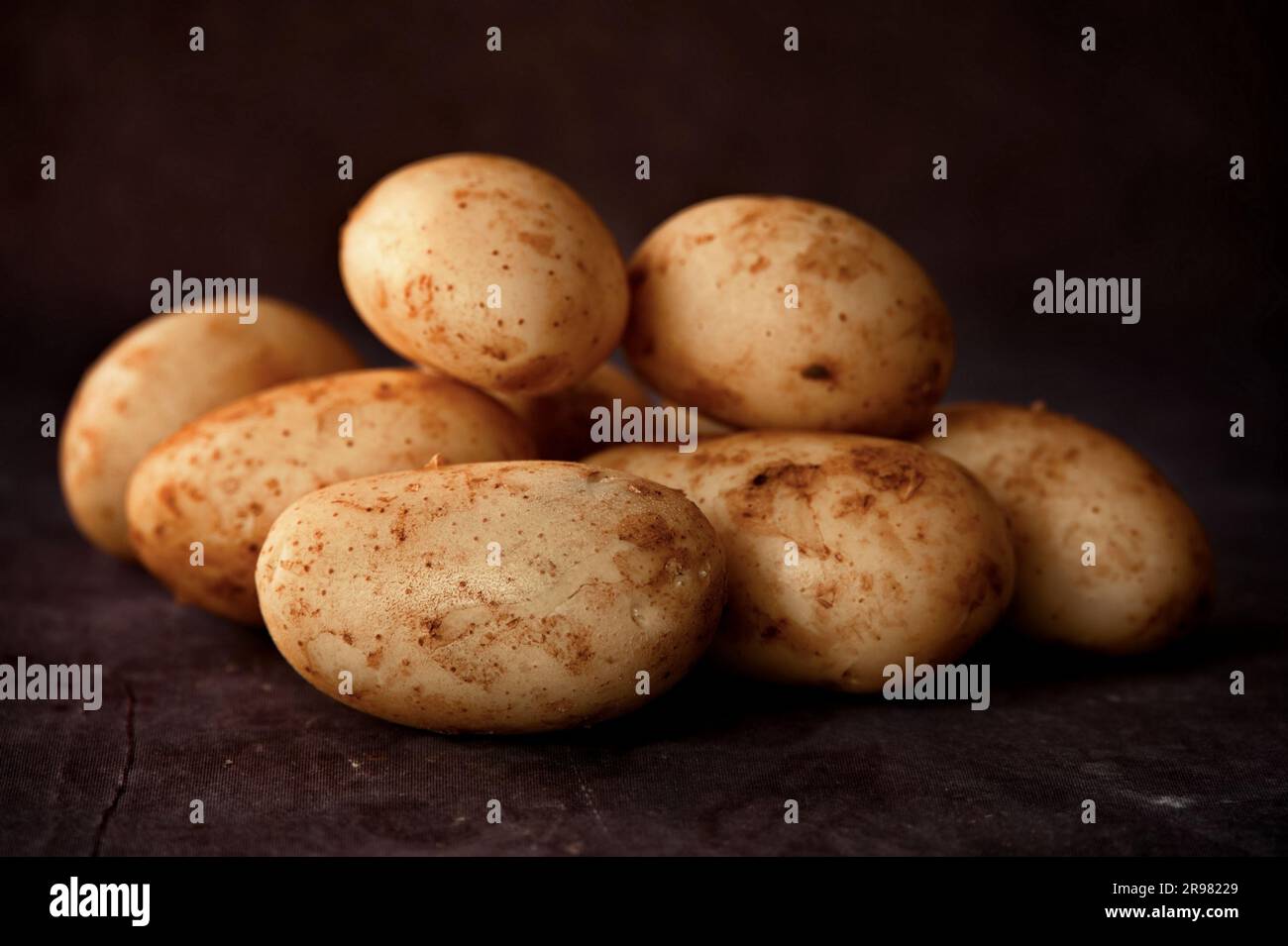 Black potatoes hi-res stock photography and images - Alamy