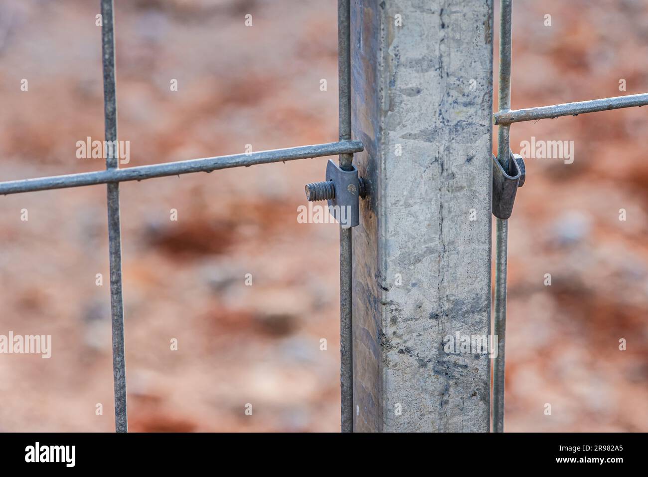 Nut and bolt connected mesh fence with column, Mesh fence of railway ...