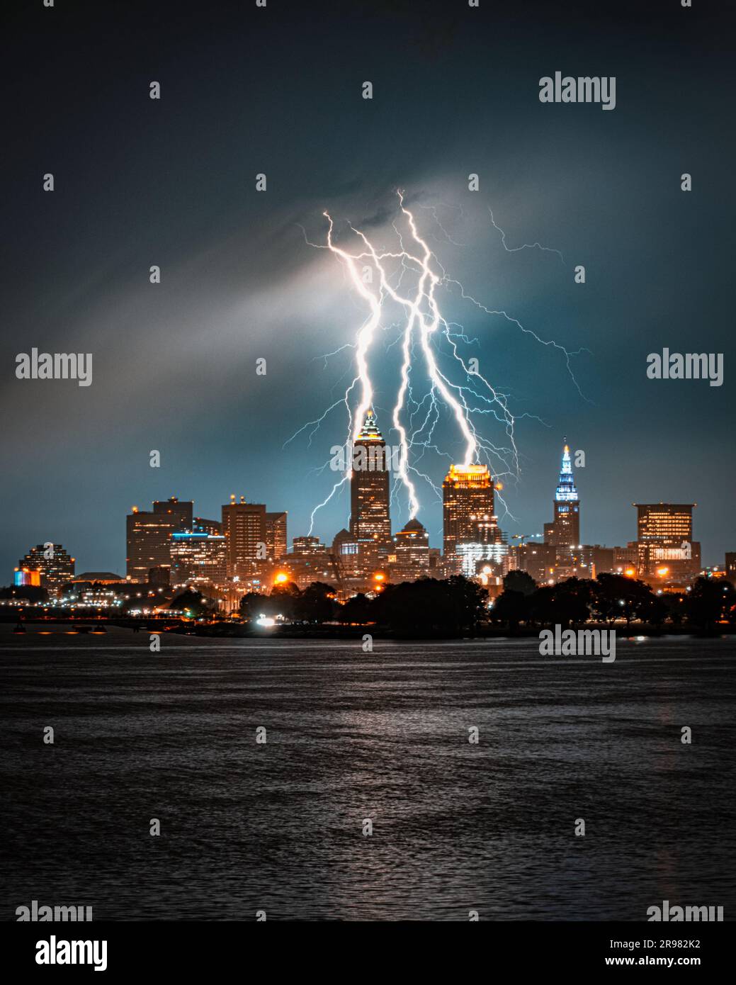 Lightning Storm behind the Cleveland, Ohio Skyline Stock Photo - Alamy