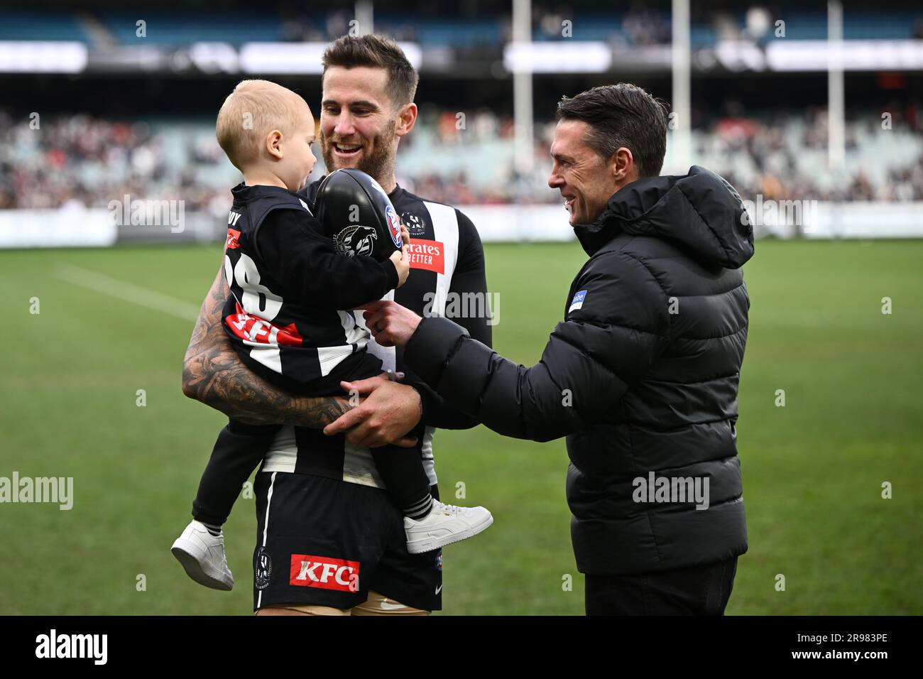 Melbourne, Australia. 25th June, 2023. Jeremy Howe of Collingwood (left ...