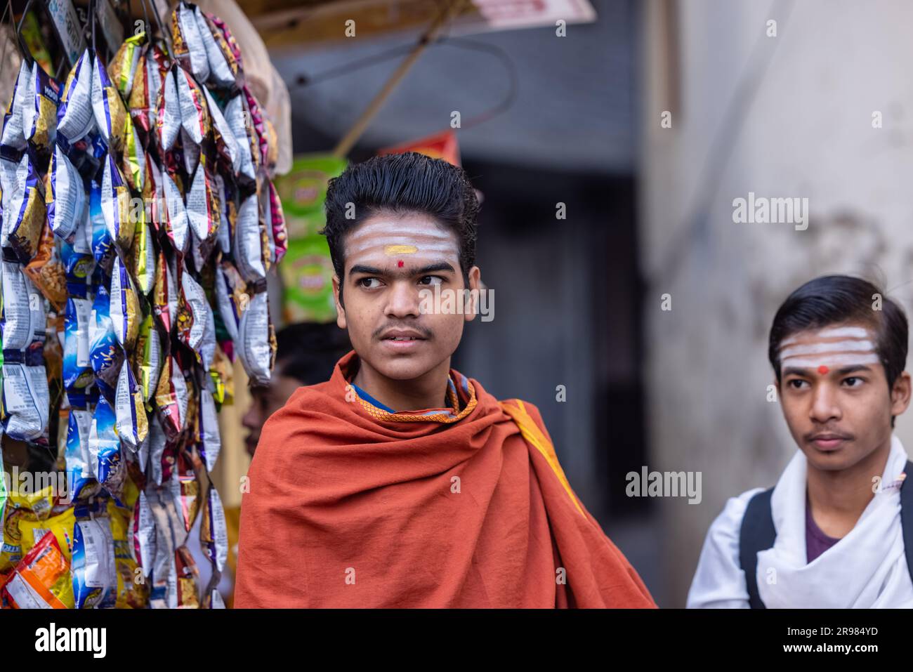 Portrait of Unidentified young students of gurukul in varanasi city ...