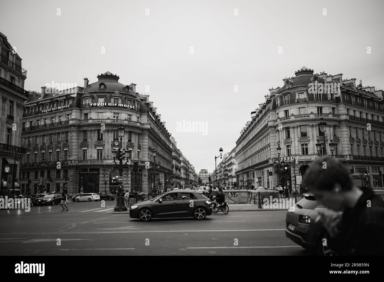 Parisian streets black and white hi-res stock photography and images ...