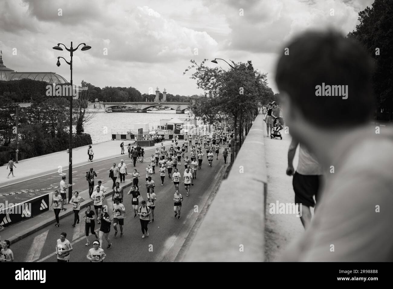 Run in paris hi-res stock photography and images - Alamy