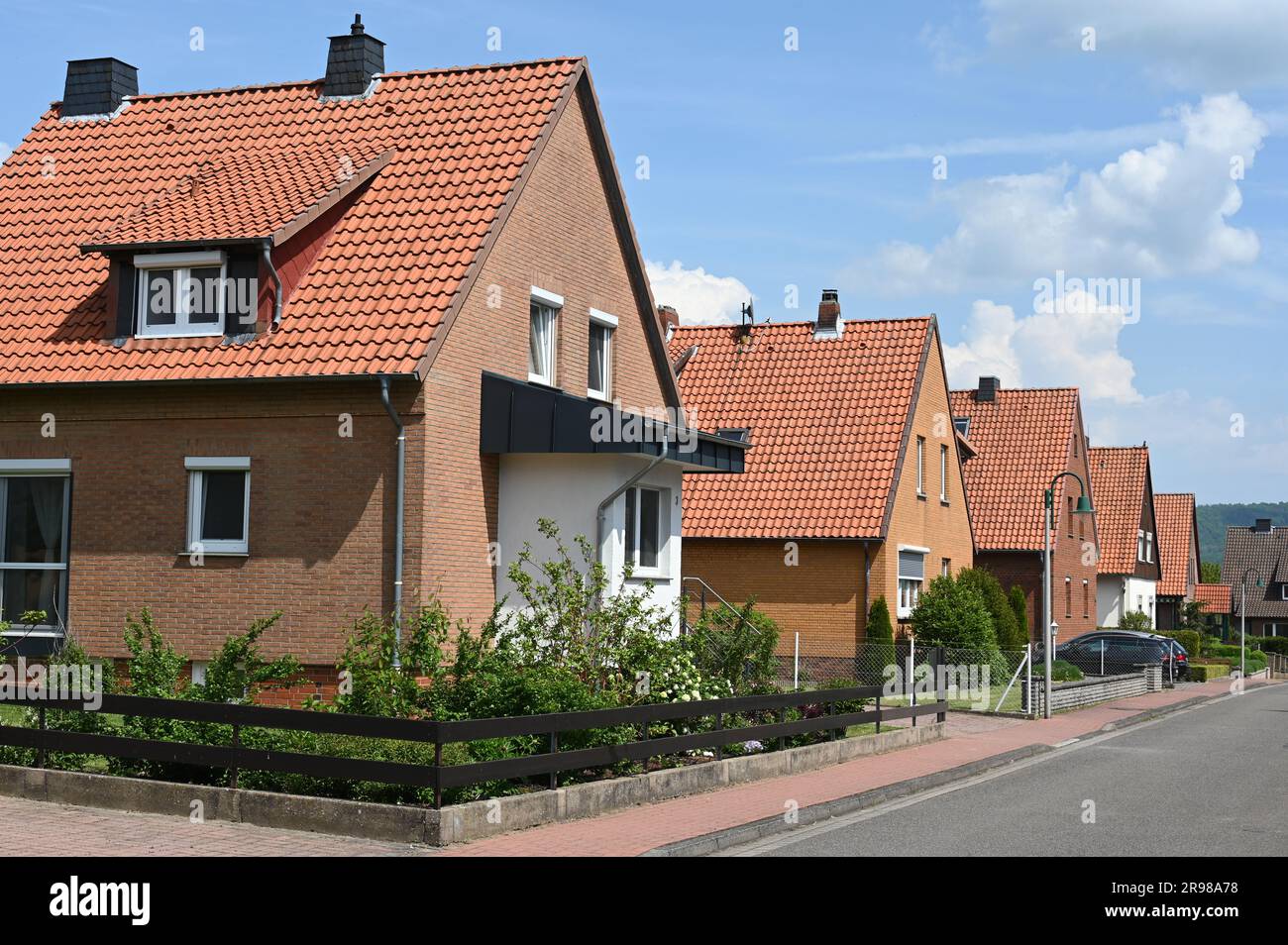 Middle class neighborhood hi-res stock photography and images - Alamy