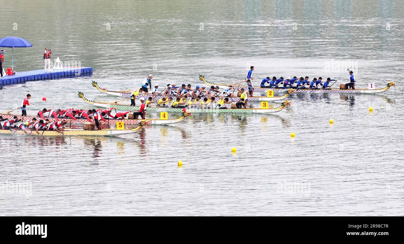 The International Canoe Federation (ICF) Dragon Boat World Cup kicked off in Zigui County ...
