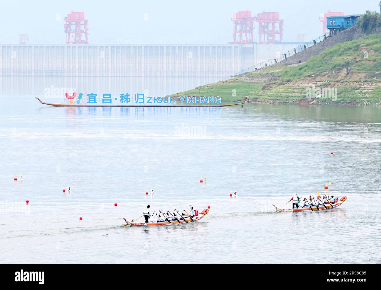 The International Canoe Federation (ICF) Dragon Boat World Cup kicked off in Zigui County ...