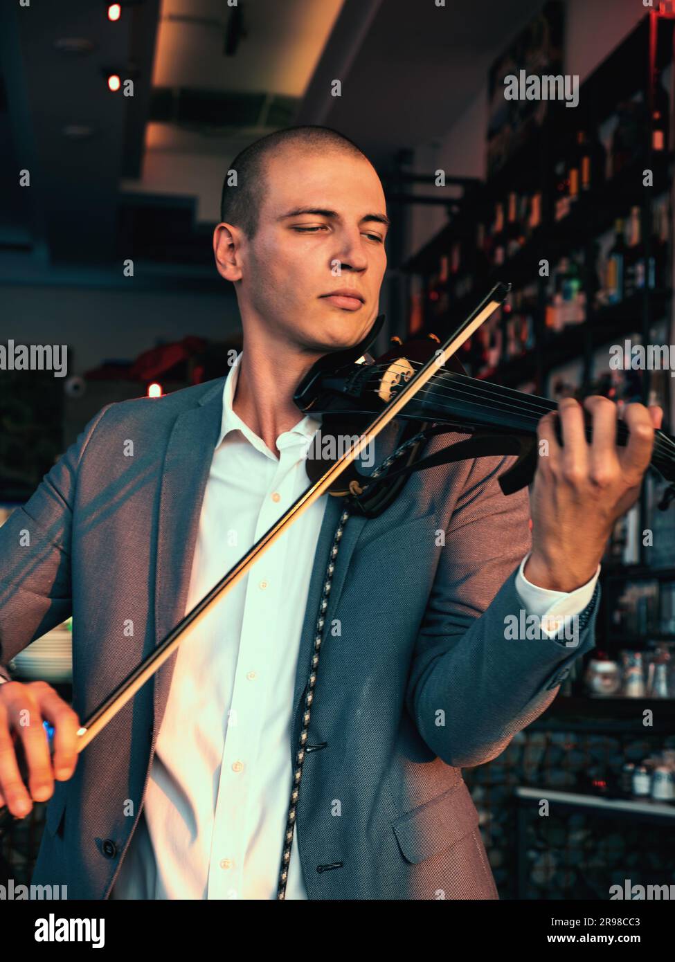 Black jacket symphony concert hi-res stock photography and images - Alamy