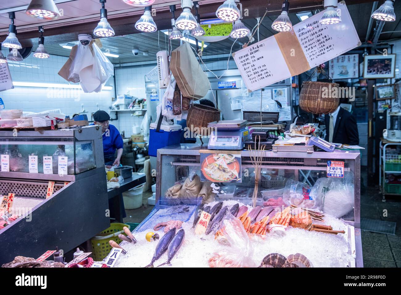 Fishmongers Japan, market seafood stall for fresh fish at Nishiki ...