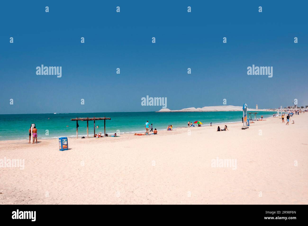 Dubai sunbathing on jumeirah beach hi-res stock photography and images ...