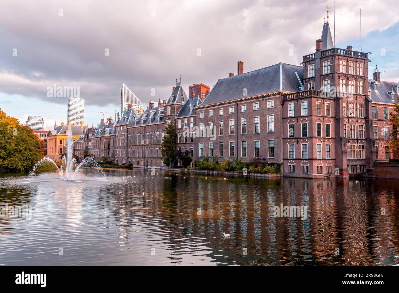 Dutch parliament building hi-res stock photography and images - Alamy