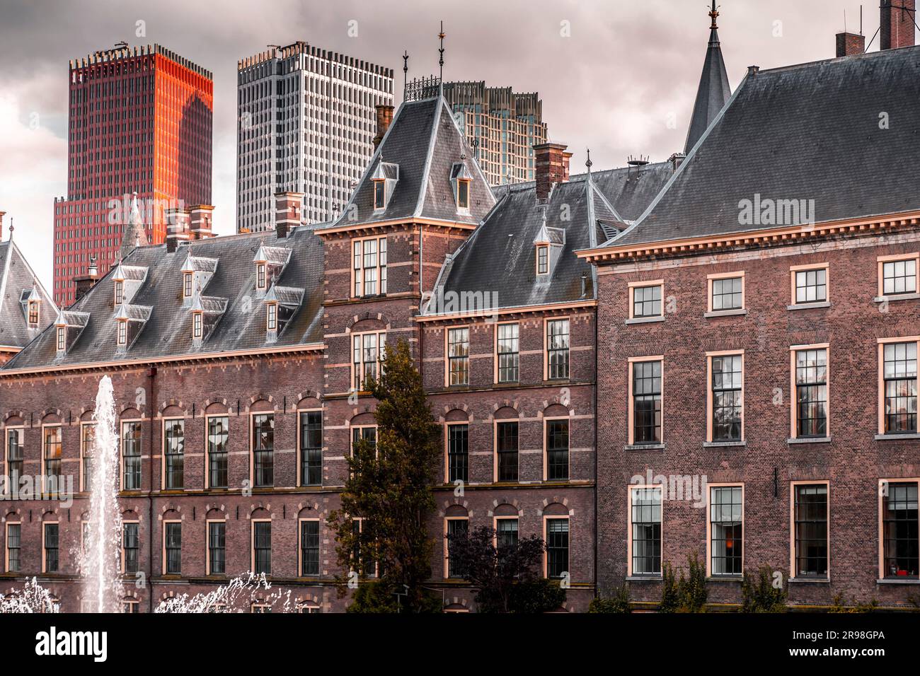 Dutch parliament building hi-res stock photography and images - Alamy