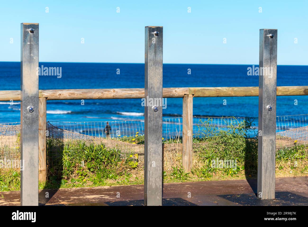 Sydney beach showers hi-res stock photography and images - Alamy