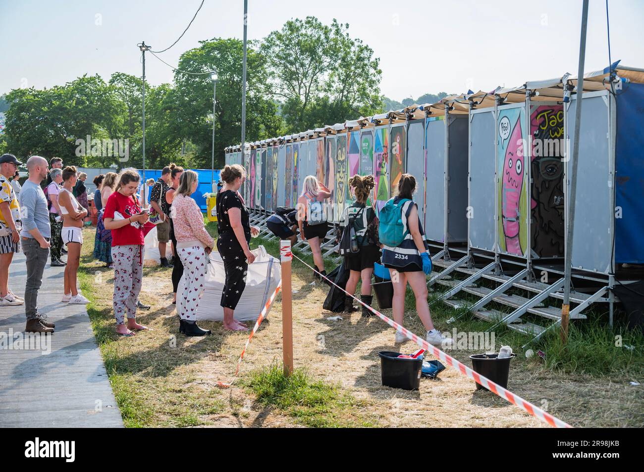 Glastonbury, UK. 25th June, 2023. Queues for the composting loos a ...