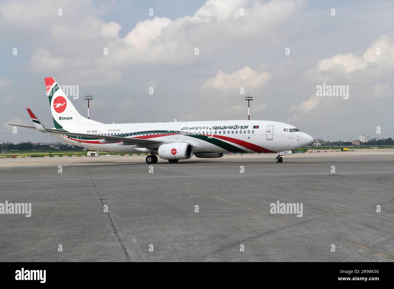 A Biman Bangladesh Airlines (BOEING 737-800) plane lands at Hazrat ...