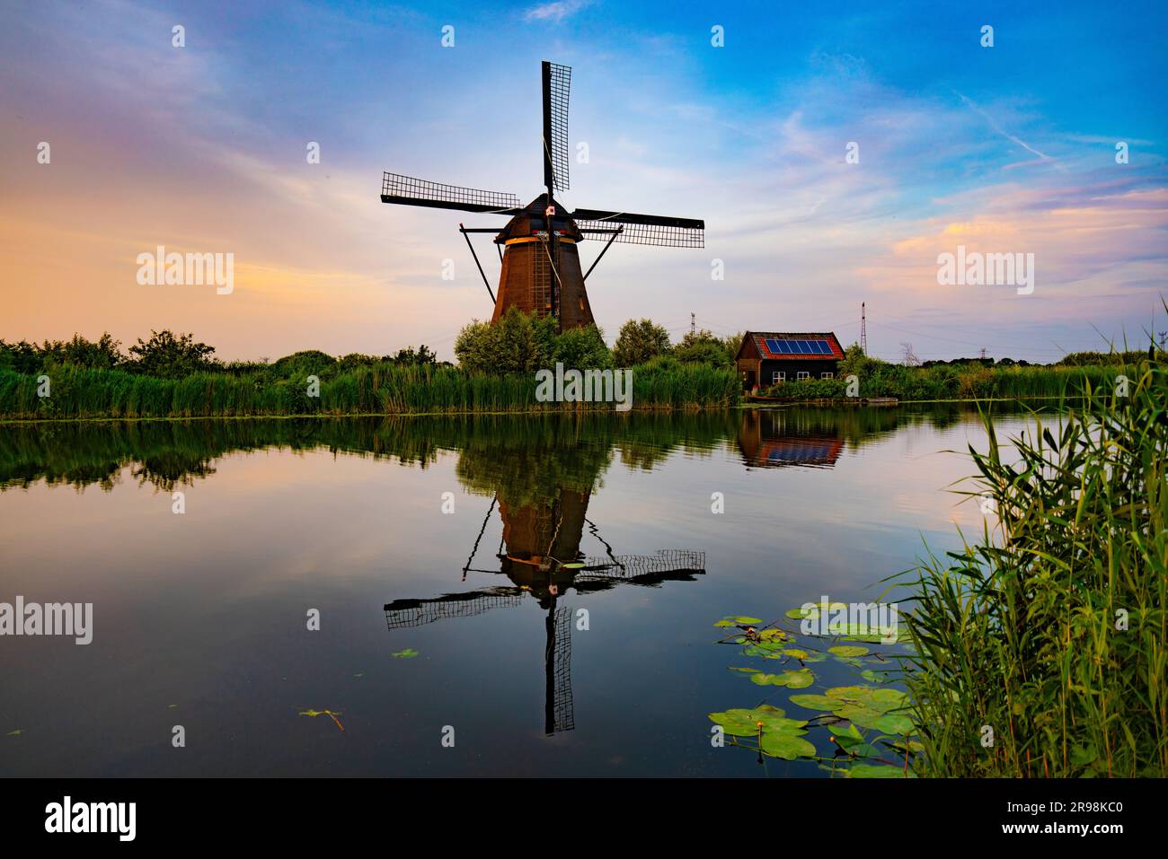 Earth canal hi-res stock photography and images - Alamy