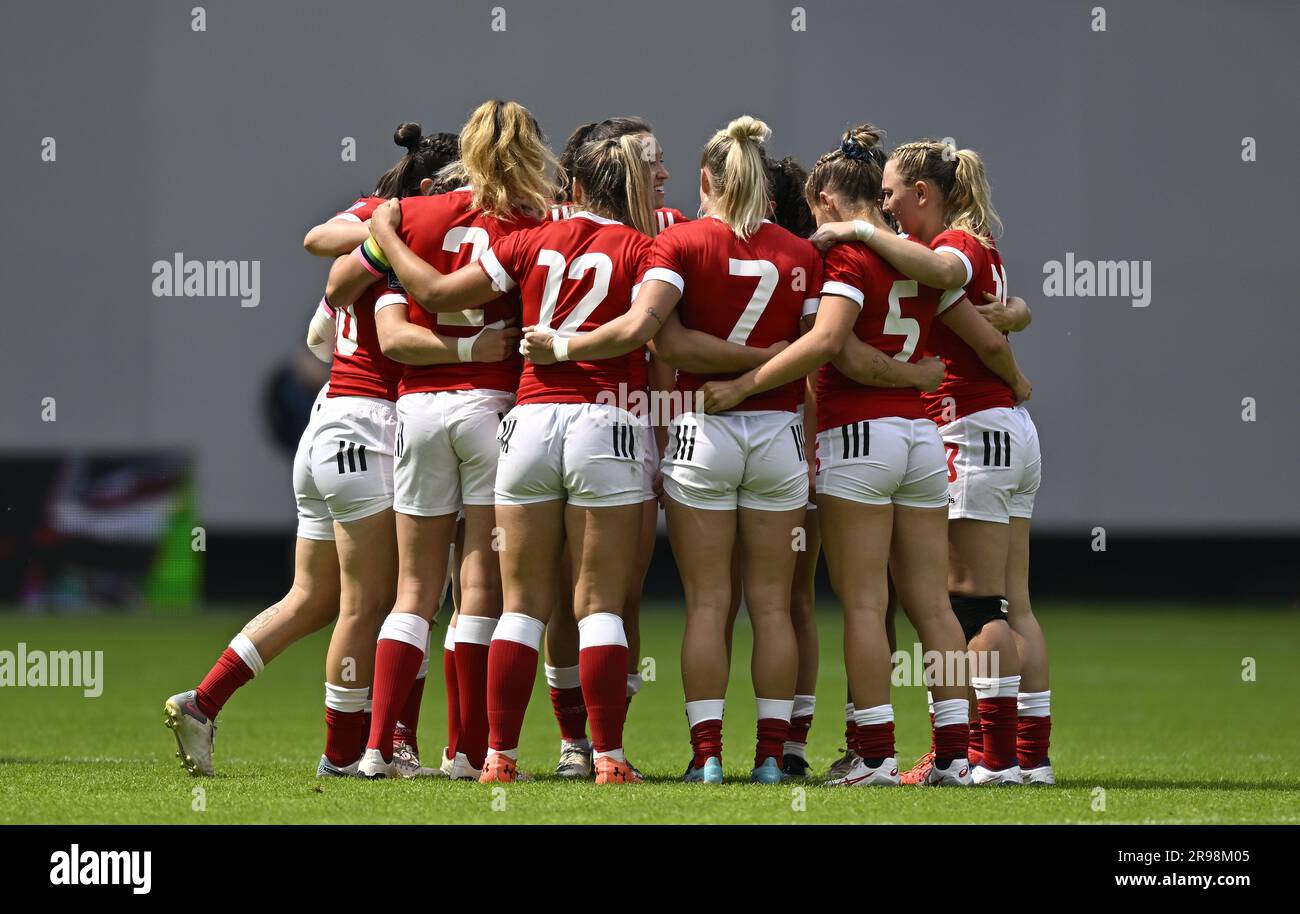 Great britain sevens rugby huddle hi-res stock photography and images ...