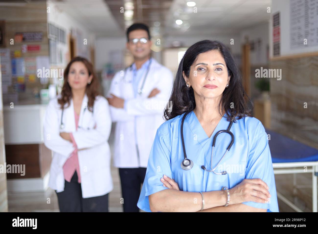 Medical team hospital building hi-res stock photography and images - Alamy